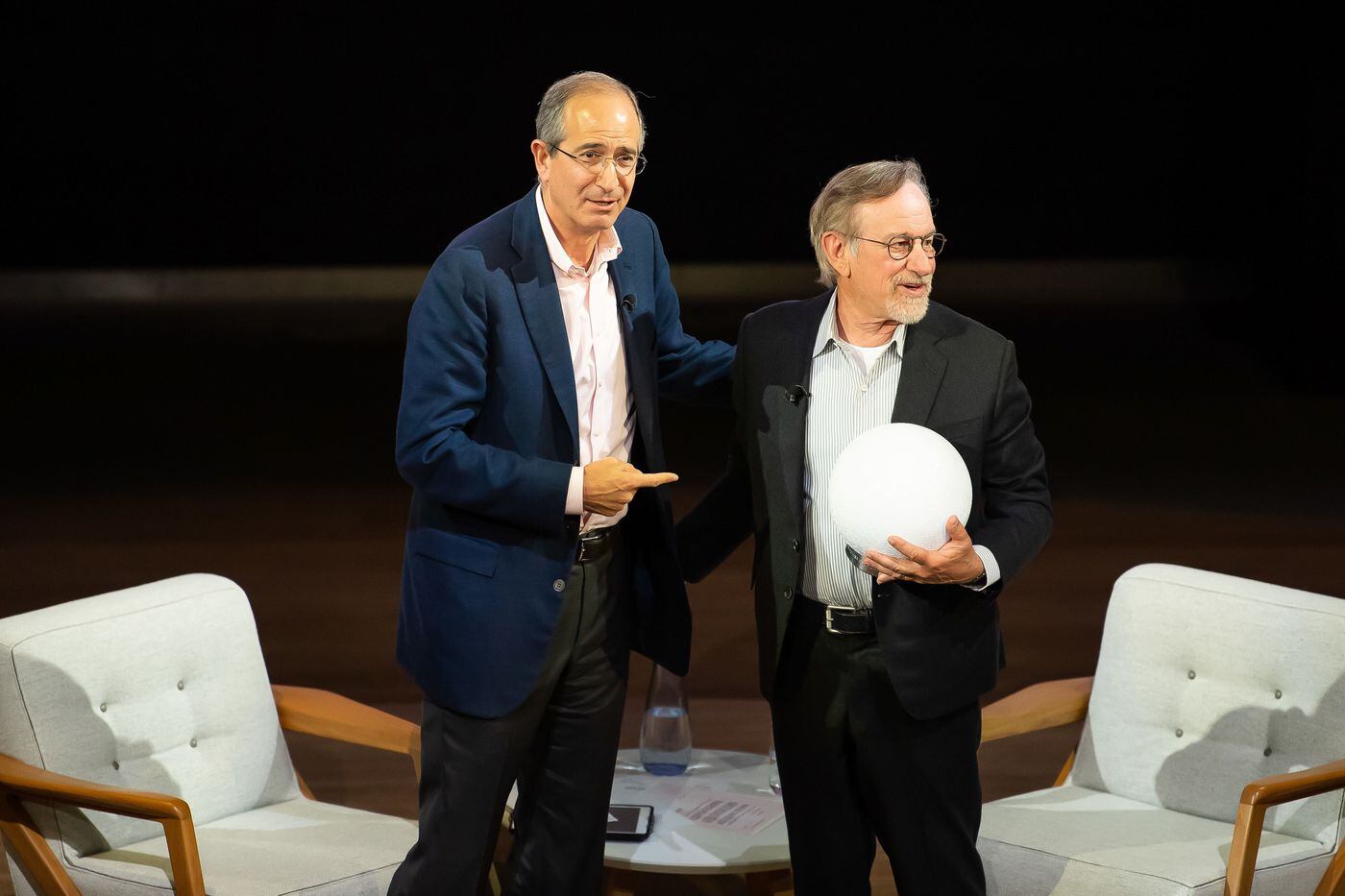That giant sphere in Comcast’s new tower? Watch a futuristic Spielberg ...