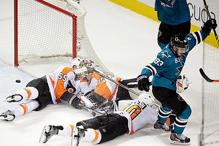 Sharks score with 11.5 seconds left to beat Flyers