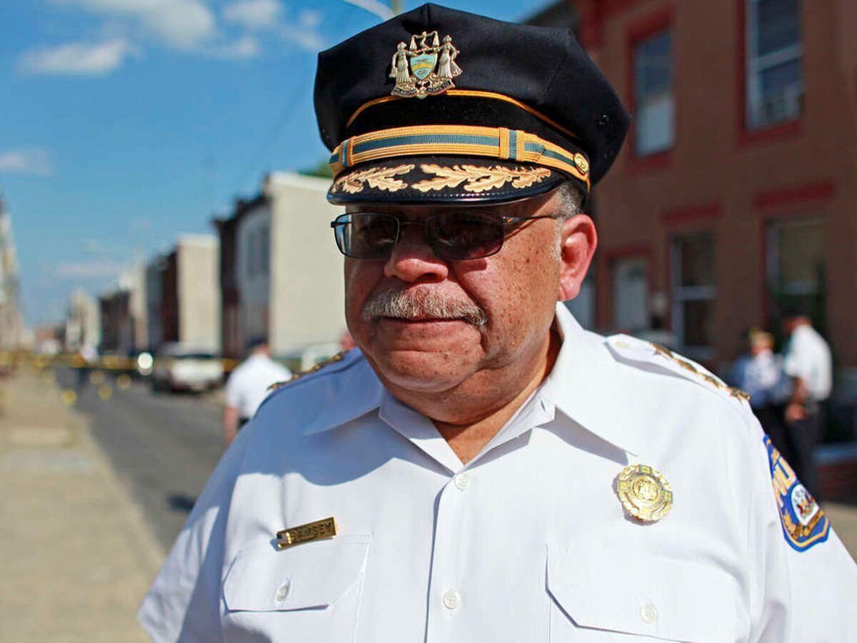 Ex-narcotics cops get jobs back and city is mum