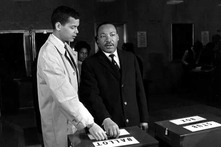 Julian Bond, a champion of civil rights, dies at 75