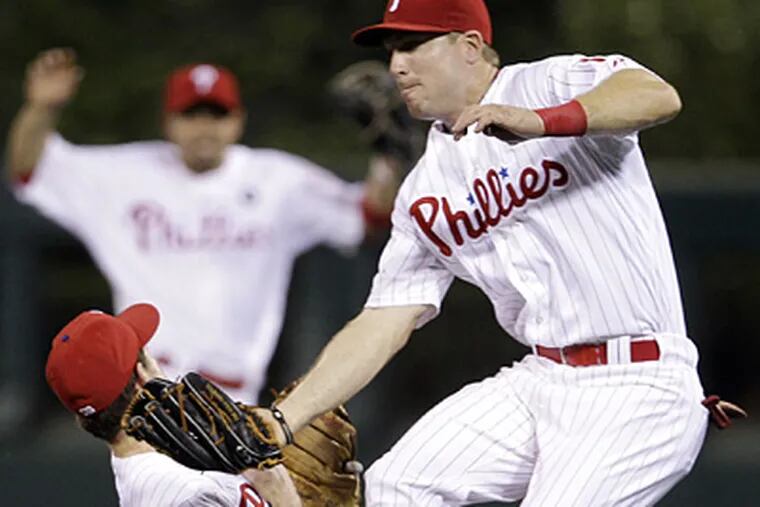 Phillies release John Bowker