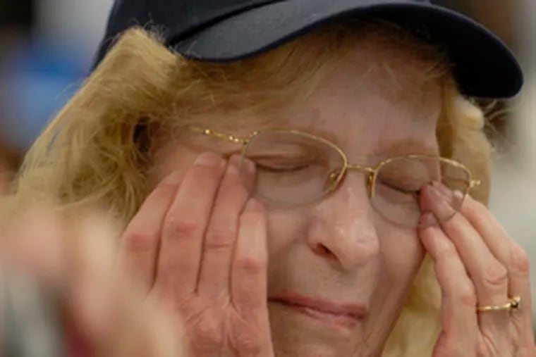 Miss New Jersey keeps her crown and gets a lesson about the Internet