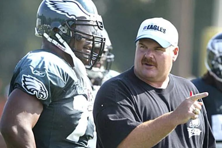 Former Eagle Mayberry backs Castillo move