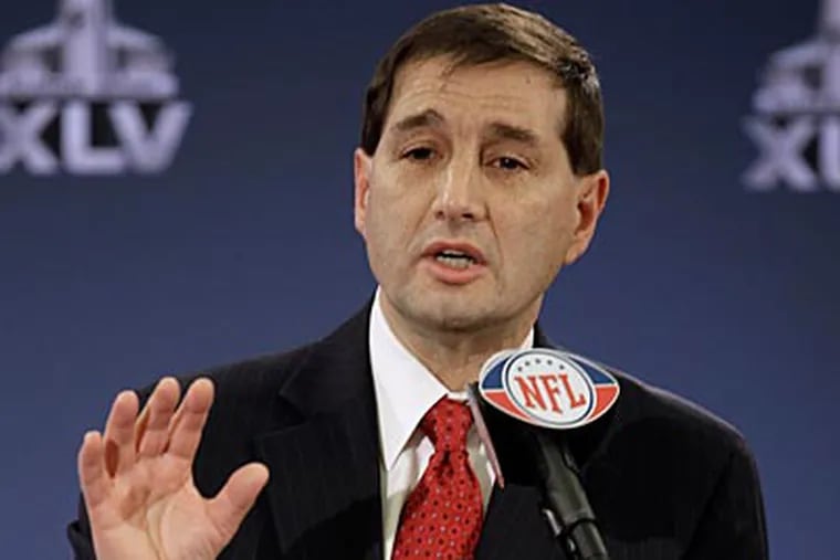 NFL, players extend labor negotiations by 24 hours