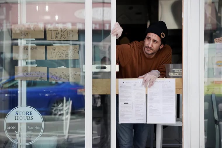 Window service: Restaurants work through the pane during coronavirus ...