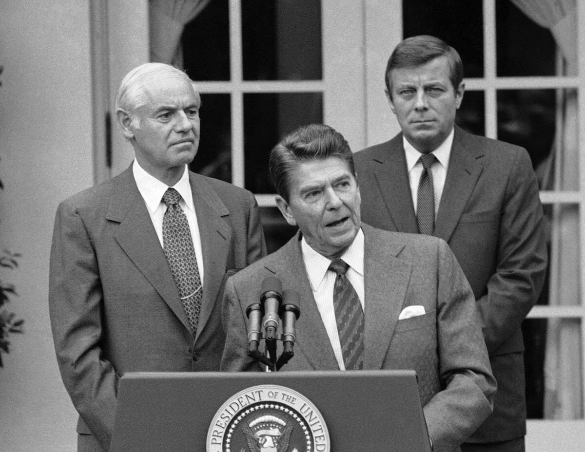 Drew Lewis, former U.S. transportation secretary, dies