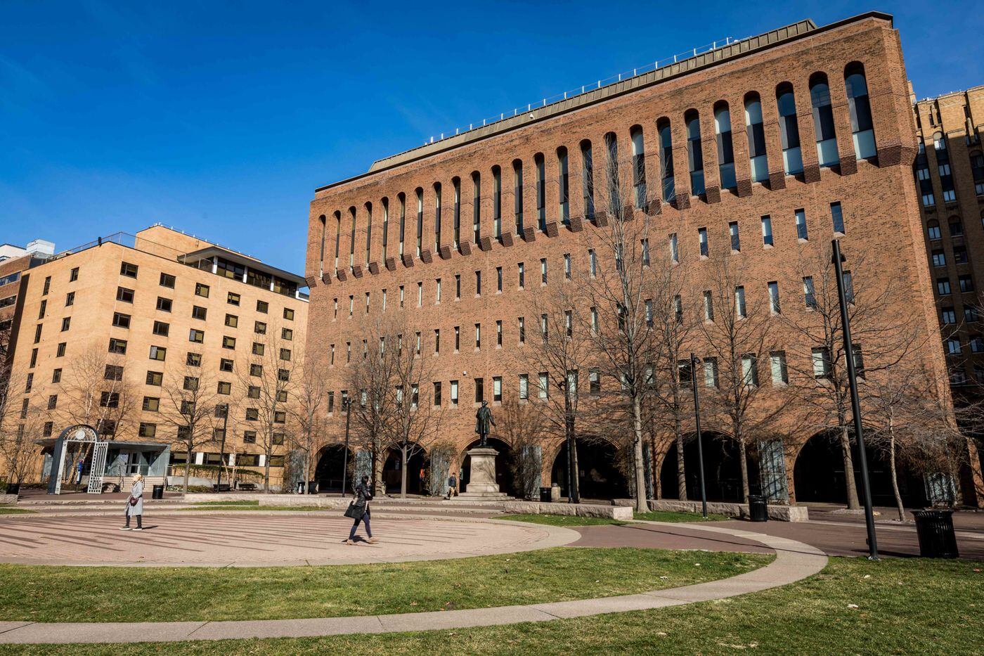 How a modern castle came to occupy the heart of Center City | Inga Saffron