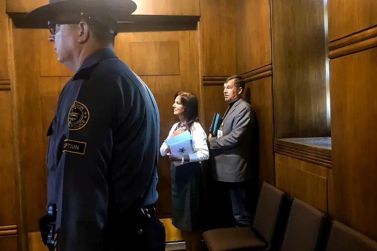 Democrats in Oregon demand action on Republican who threatened police