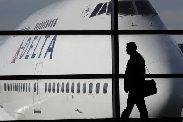 Trainer oil refinery helps boost Delta earnings