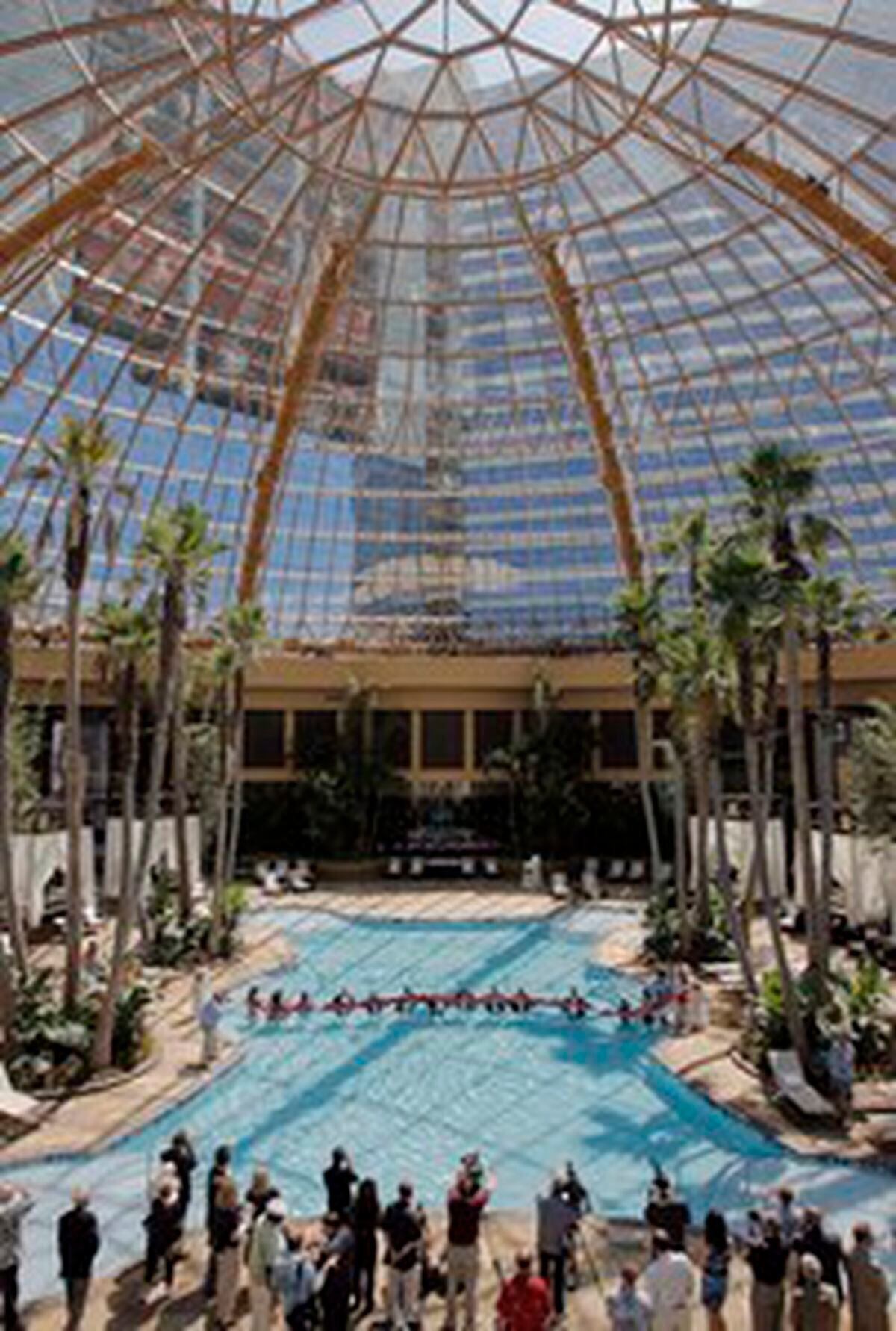 Harrah's unveils its new Pool