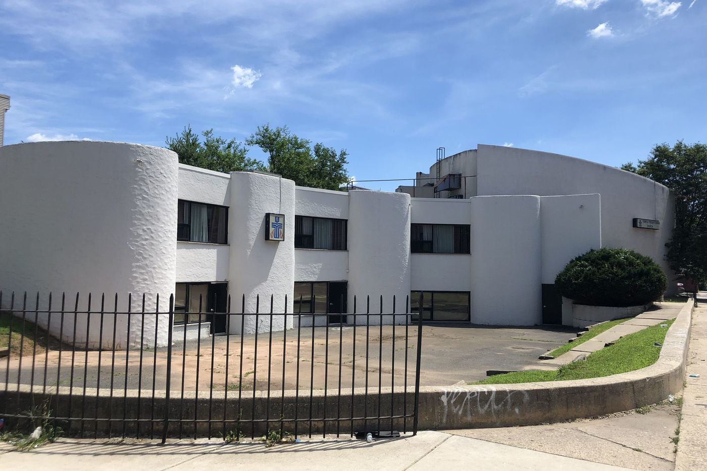 How did this curvy modernist building end up in North Philadelphia in ...