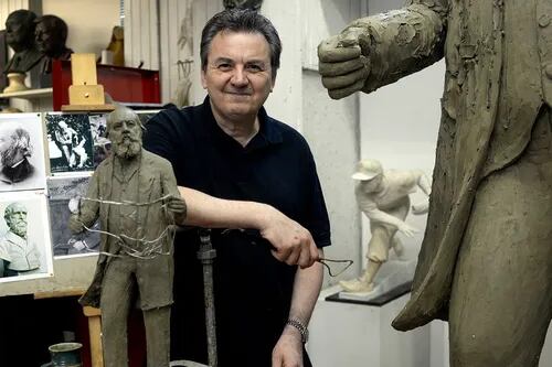 Frudakis, an omnipresent sculptor
