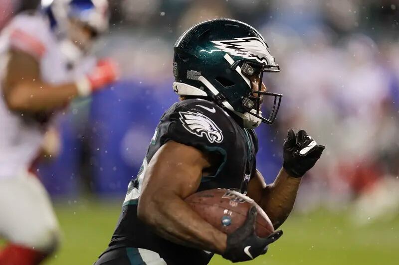 The Eagles’ Boston Scott is technically obese. Here’s why that doesn’t ...