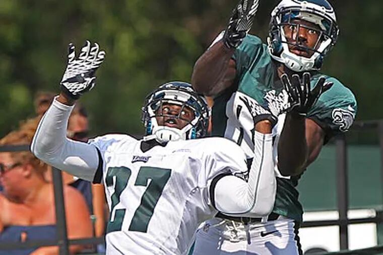Eagles extend Brandon Hughes through 2013
