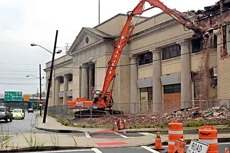 Demolition crews now turn to Sears building's facade