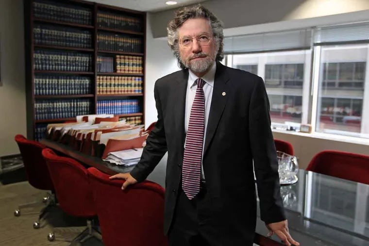 Alleged pickpocket makes famed defense lawyer a courtroom accuser