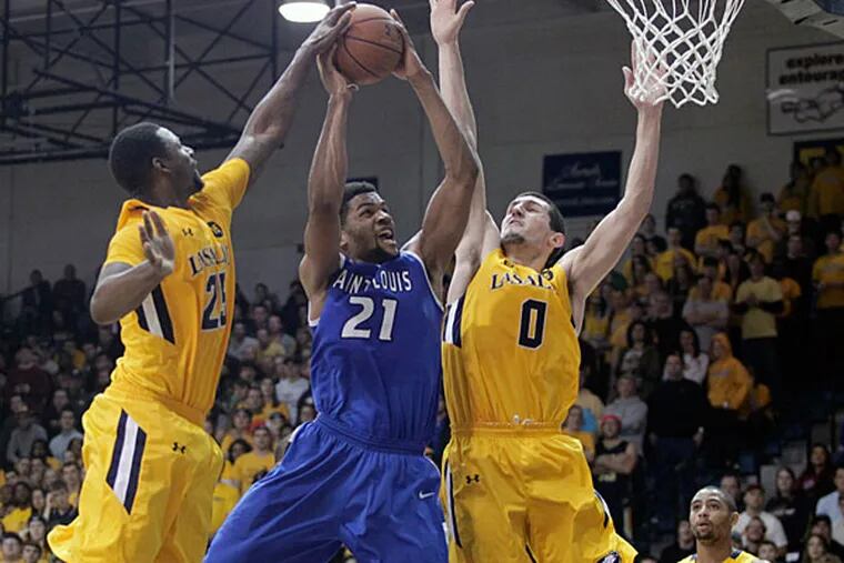 No. 13 St. Louis slips past La Salle, 65-63