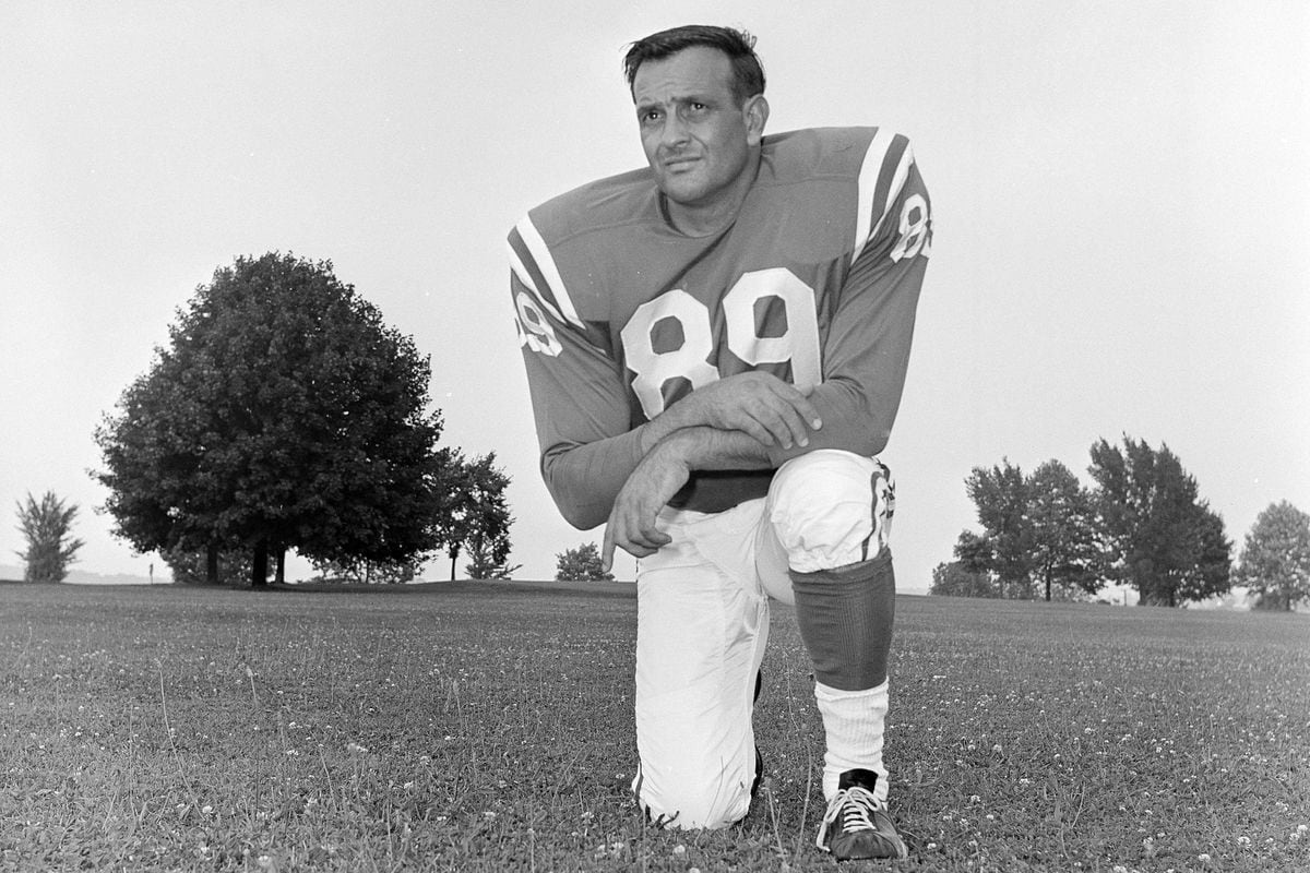 Gino Marchetti, Football Hall of Famer and hamburger giant, dies