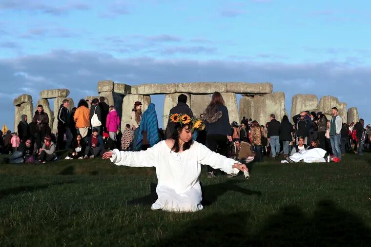 Summer solstice: 10,000 watch sunrise at Stonehenge