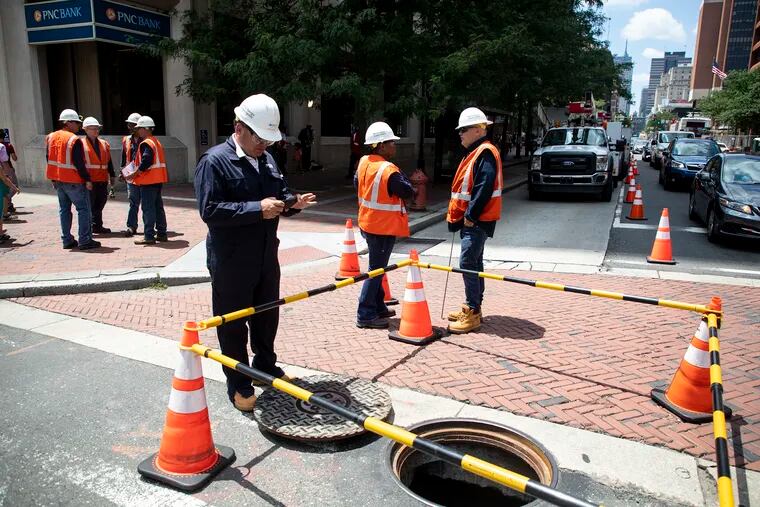 Manhole fire cuts power to Philadelphia’s tourist-heavy Old City ...
