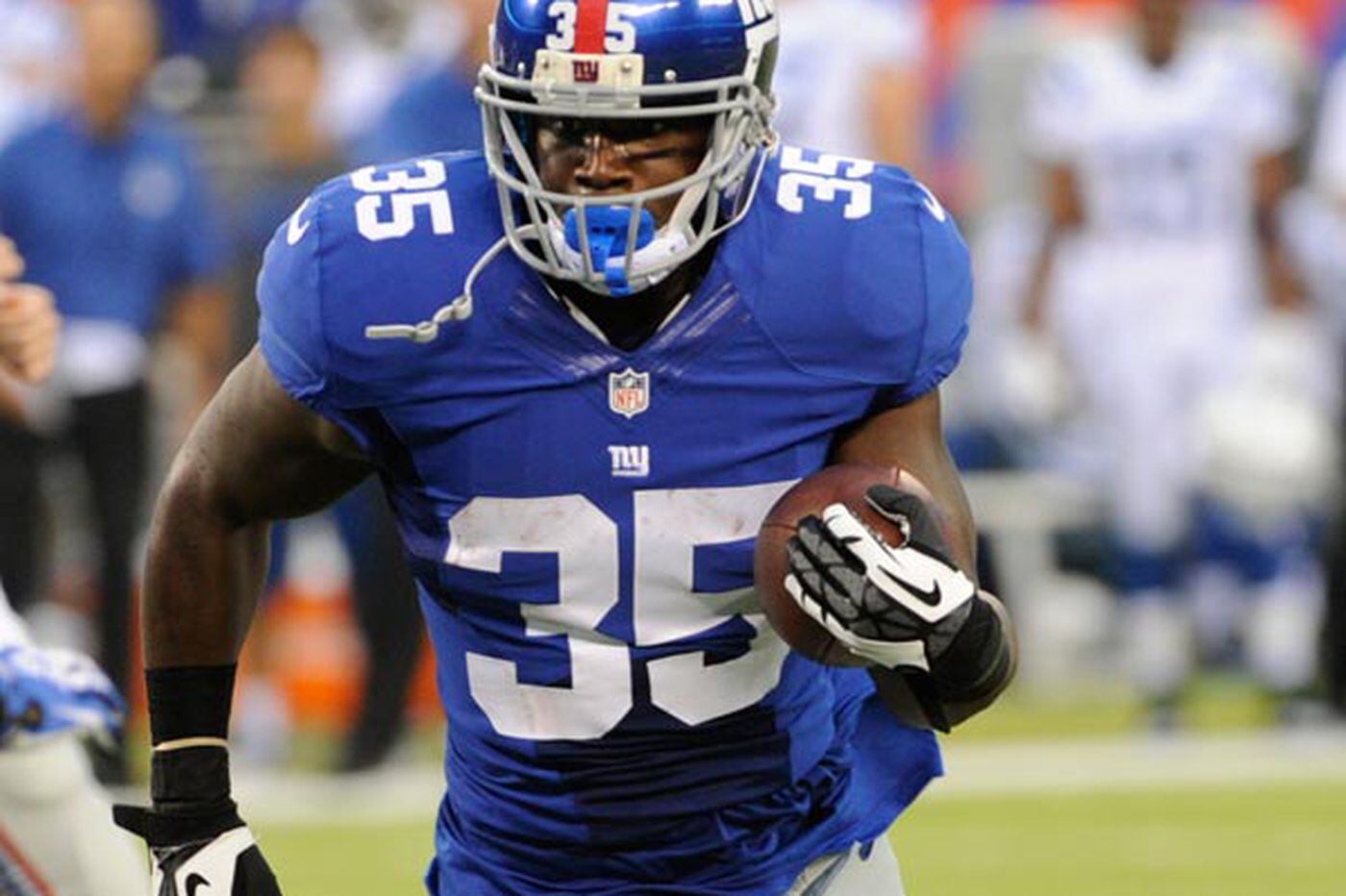 Giants' Andre Brown breaks his leg again