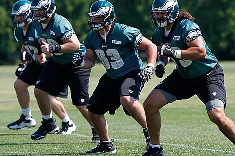 Eagles' offensive line gets first full workout of spring
