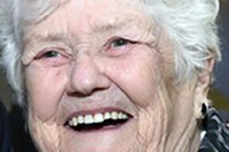 Mary Fetter Semanik, 86, a leader in women's athletics at Drexel