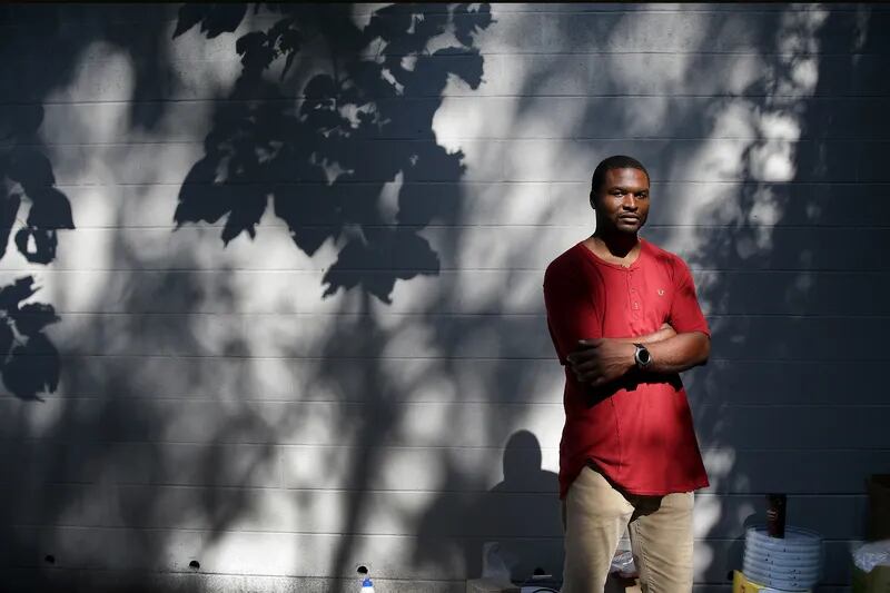 He taught himself to draw in prison. Now he’s winning over the art world.