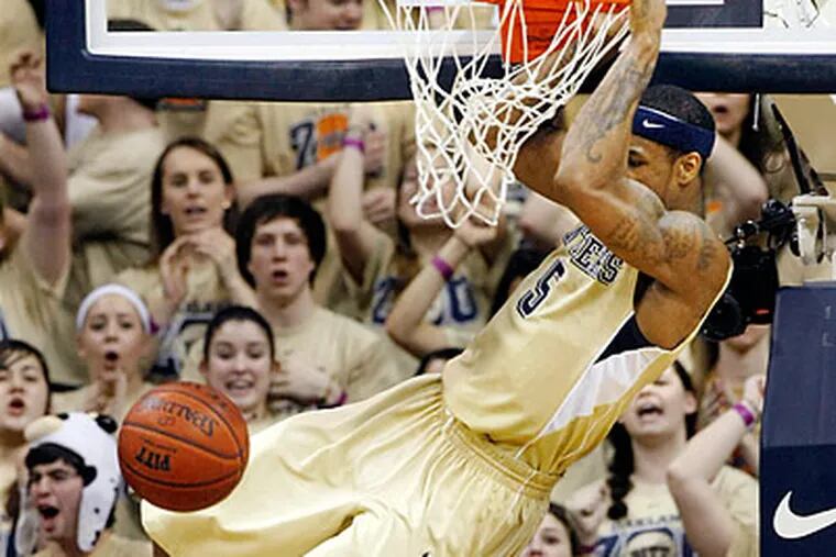 Pitt knocks off third-ranked ’Nova