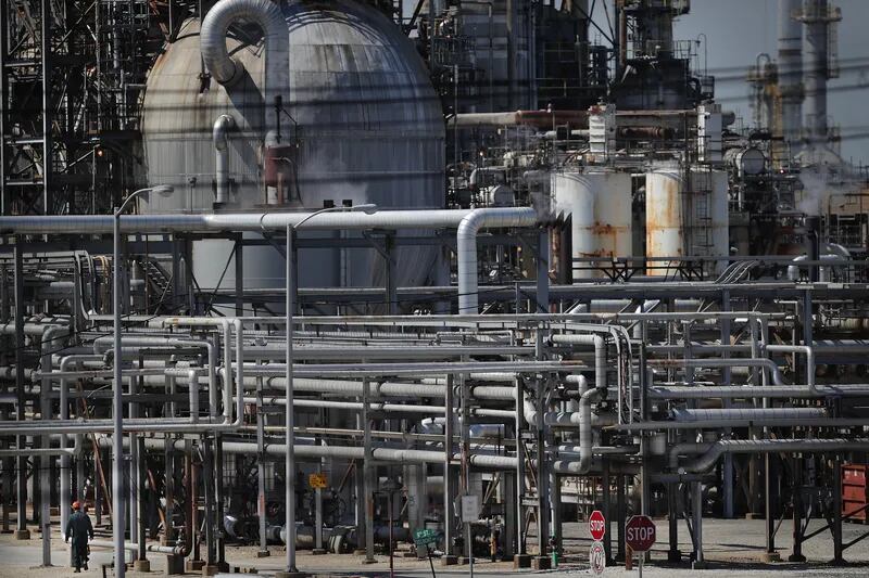 Philadelphia Energy Solutions to close refinery damaged by fire; gas ...
