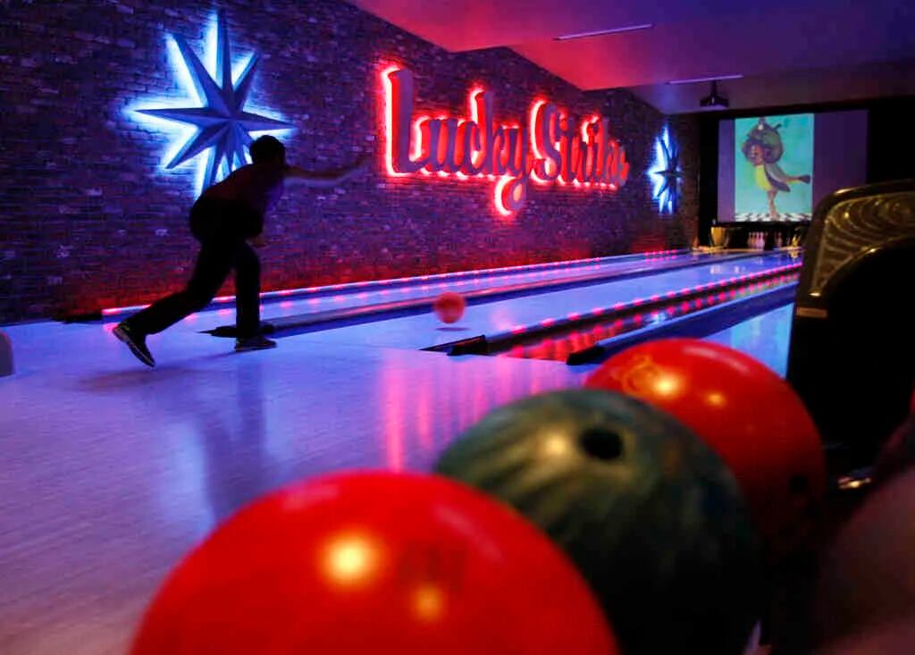 Alley Cats Strike Bowling