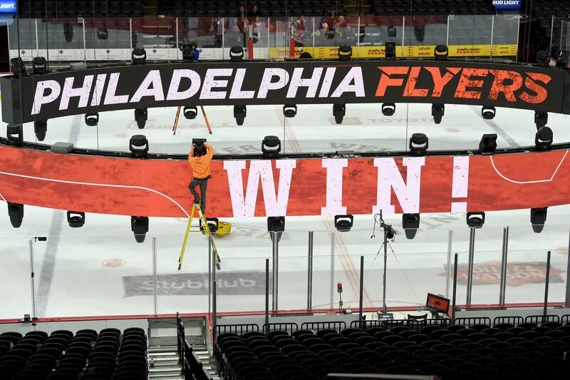 Pictures from the Flyers' fifth straight win